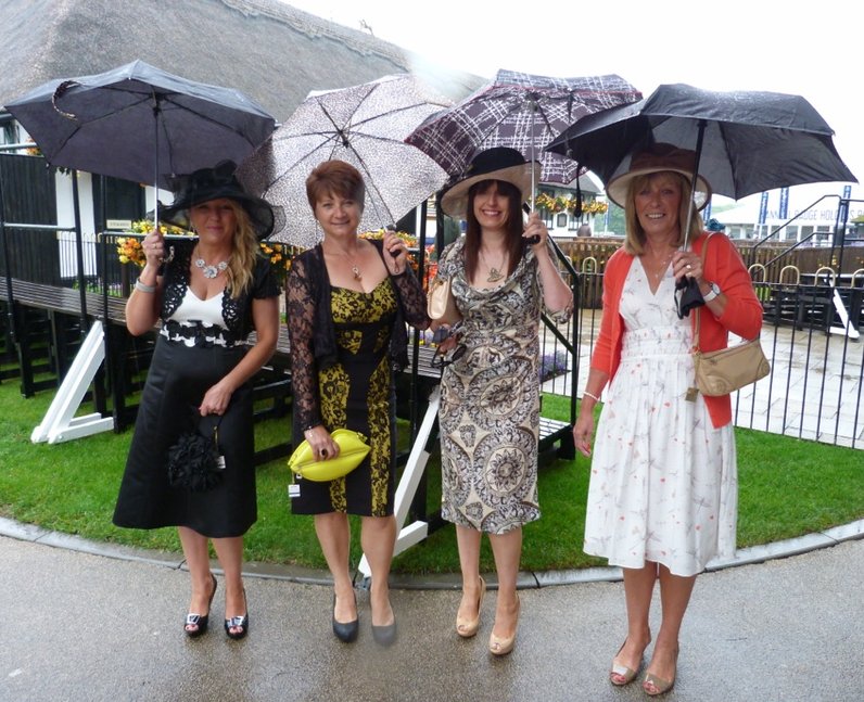 Ladies Day At Newmarket's July Festival - Heart Angels: Ladies Day At ...